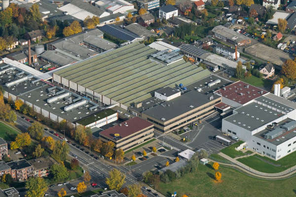 HELLA comemora 60 anos de produção eletrónica em Hamm - Check-up Media